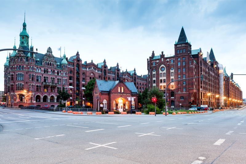 Hamburg: Neubau der historischen Speicherstadt im Miniatur Wunderland ...